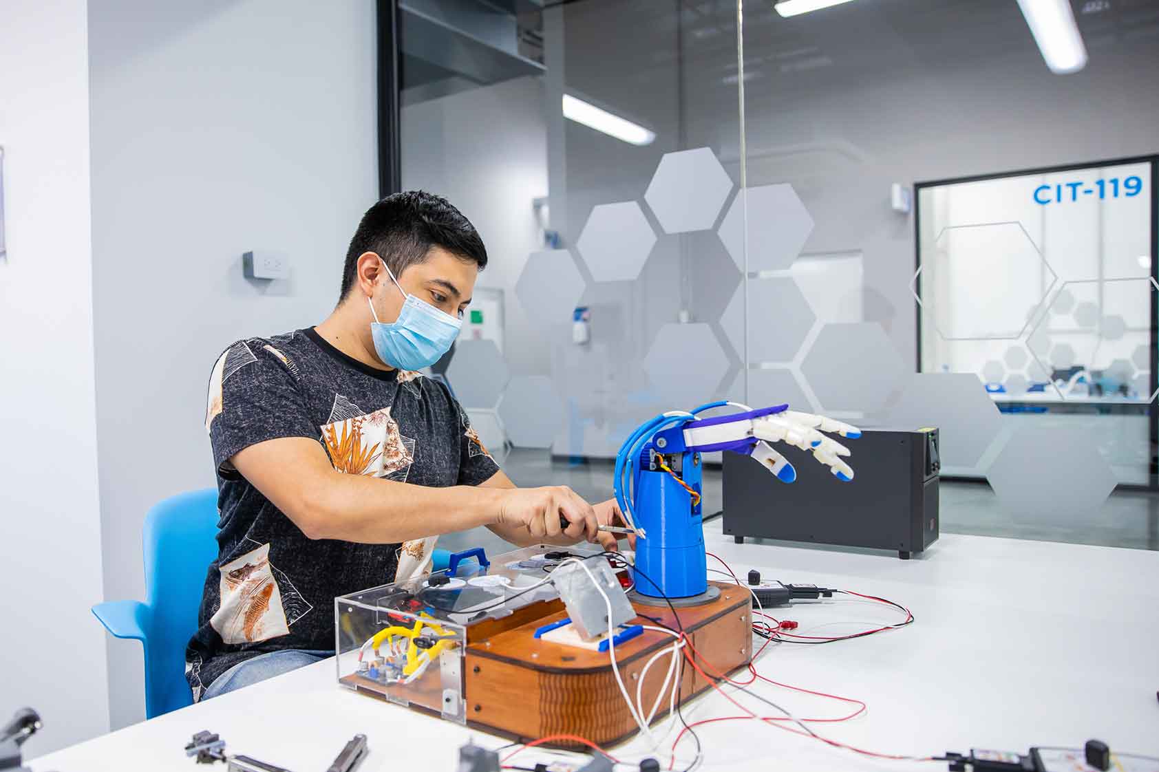 Los proyectos de Ing. Electrónica, Mecatrónica y Biomédica van avanzando | Actualidad UVG